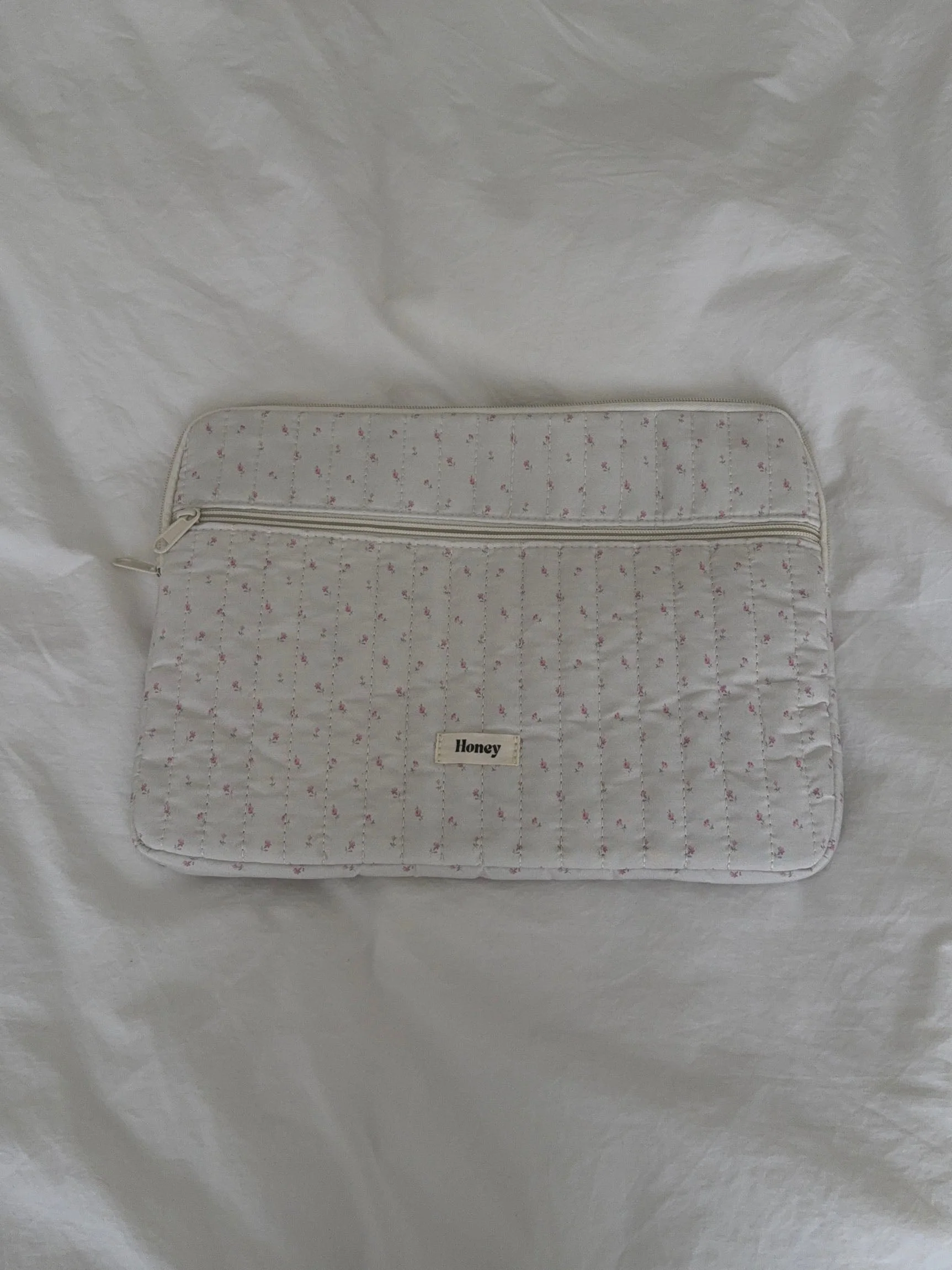 Honey Computer Cover – Off-white With Small Pink Flowers - Design By Si