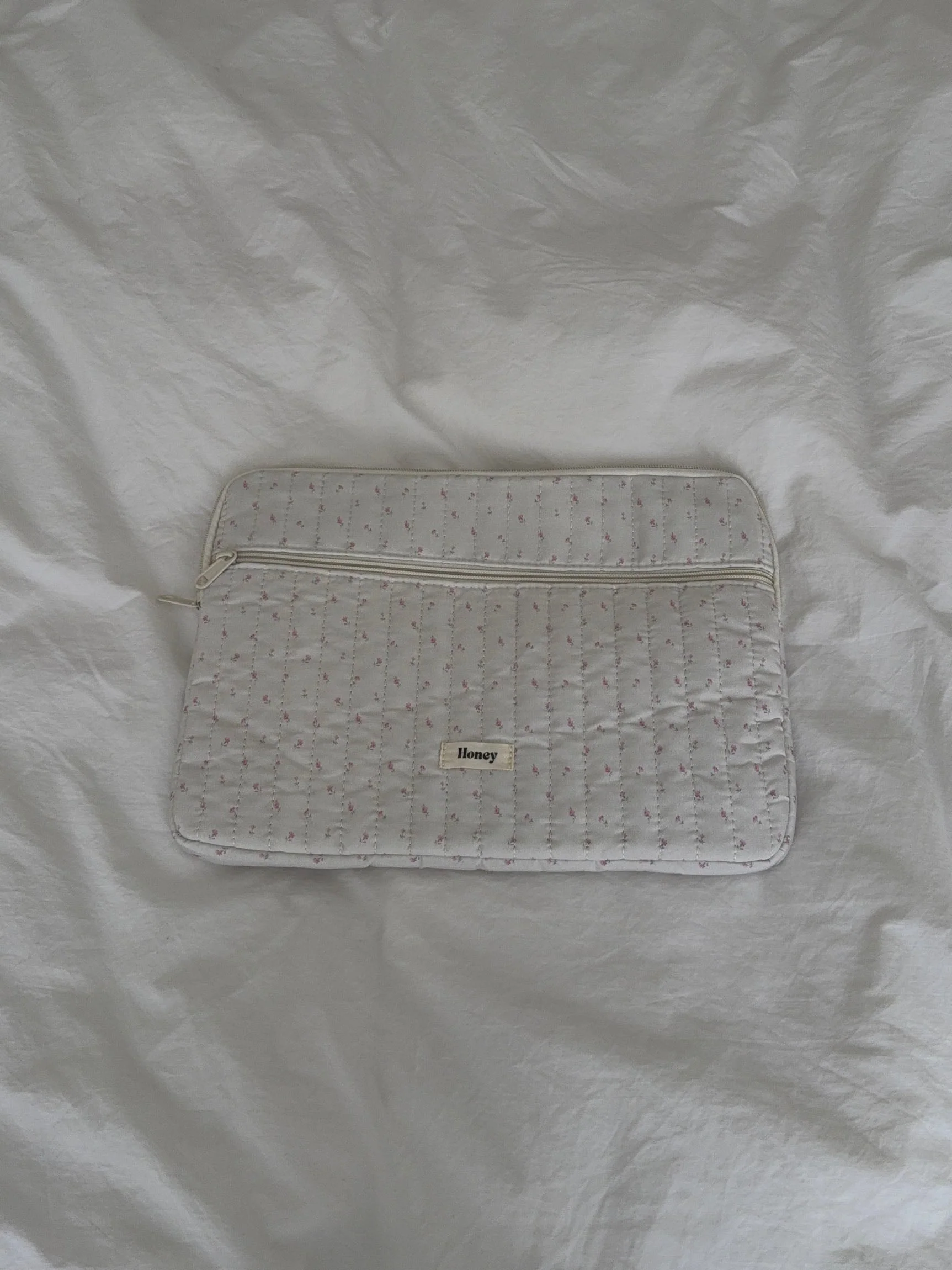 Honey Computer Cover – Off-white With Small Pink Flowers - Design By Si